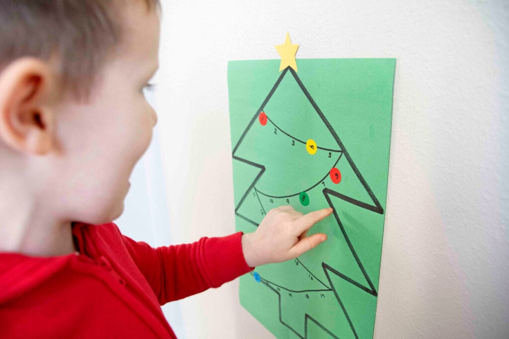 Christmas Math Activity - Busy Toddler