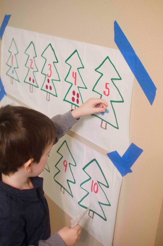 Christmas Counting Activity - Busy Toddler
