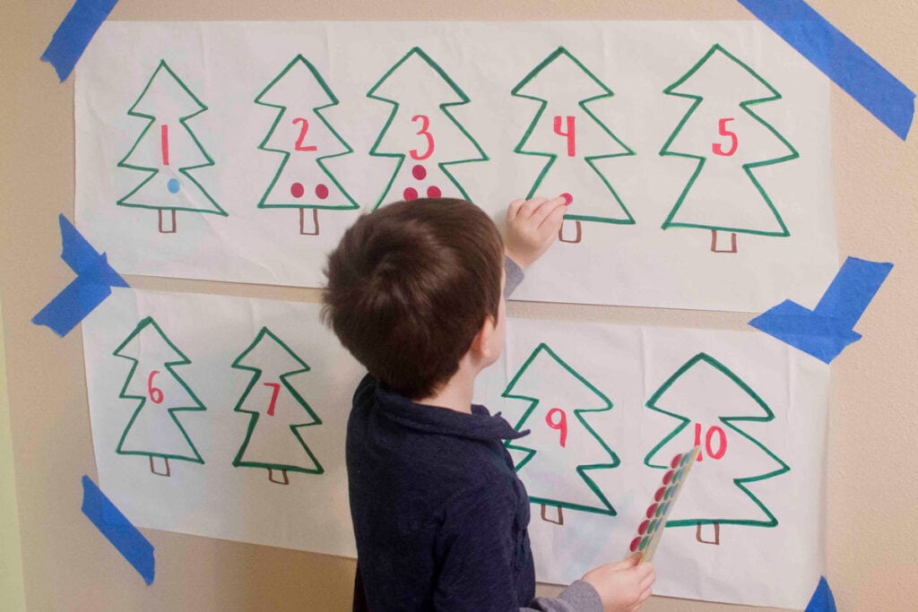 Christmas Counting Activity - Busy Toddler