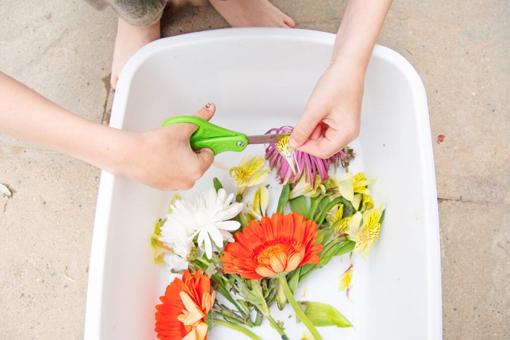 Flower Cutting Bin - Busy Toddler